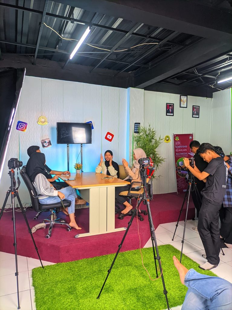 Desain Komunikasi Visual (DKV) - SMK Citra Negara